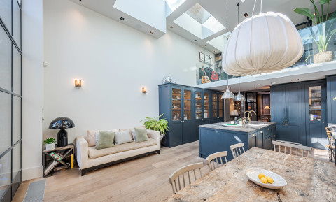 Contemporary, New York apartment-style Home in Wandsworth., London ...