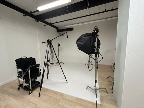Photo/video/podcast Studio With Complete Lighting Control., West ...