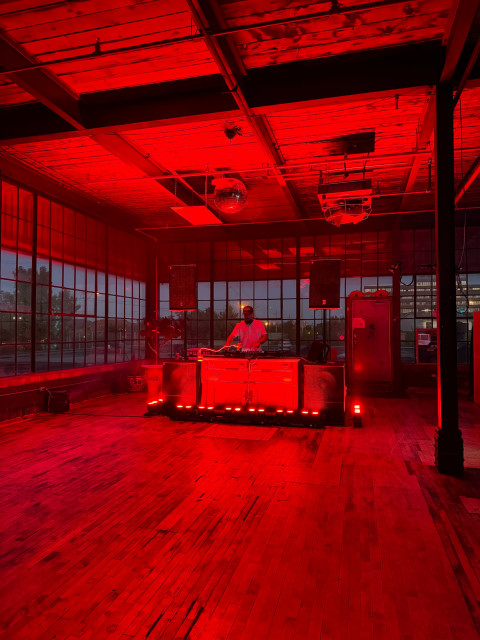 Cozy Industrial Loft with Large Windows, toronto | Event | Peerspace