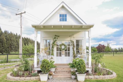 Countryside White French Studio, auburn, WA | Production | Peerspace