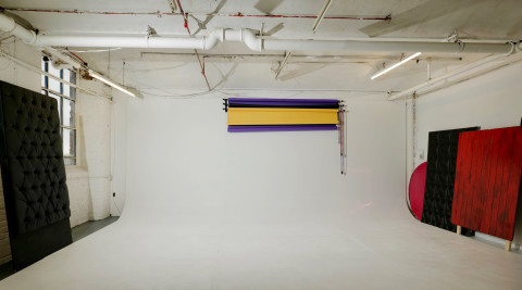 Spacious photography studio providing a wide variety of backdrops ...