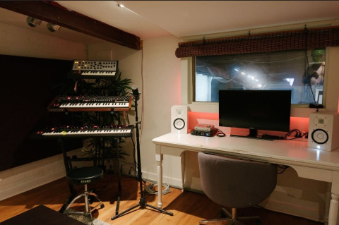 Cozy Recording Studio in Downtown Toronto, Toronto | Production | Peerspace