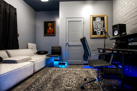 Creative Soundz Recording - Production Room, Los Angeles, CA ...