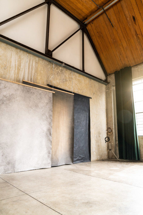 DAYGLOW STUDIOS - Natural light, Multiple Settings, Canvas Backdrops ...