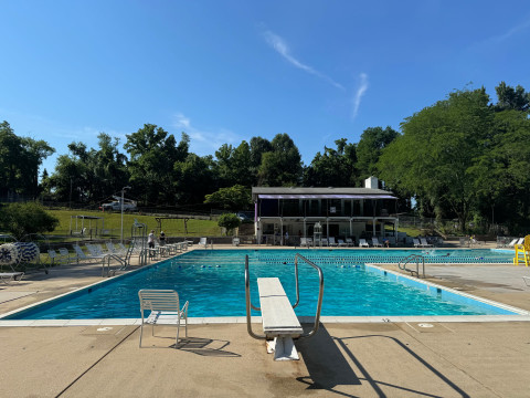Outdoor Pool Compound with Clubhouse and Grilling, Baltimore, MD ...