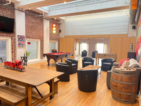 Trolley Stop on Banker's Row, Memphis, TN | Event | Peerspace