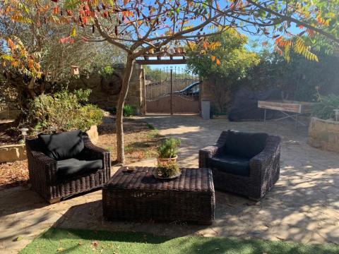 Casa con jardin en entorno rural, Plandogau | Production | Peerspace