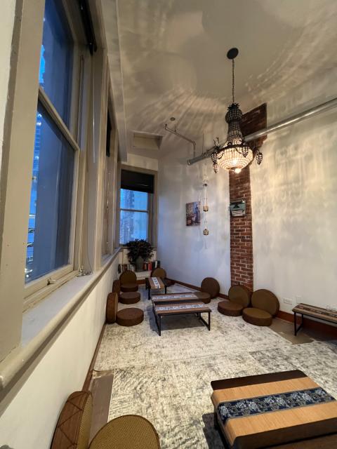 Downtown Gastown triangular shaped space for Lounge and Photo session ...