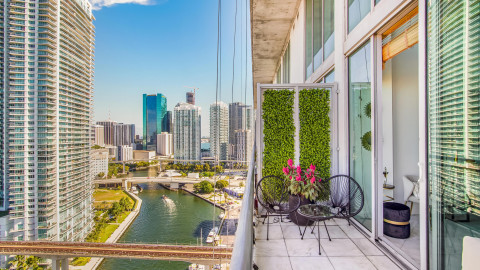 Balcony with City & River Views|Skyline Breathtaking| 2nd Balcony with ...