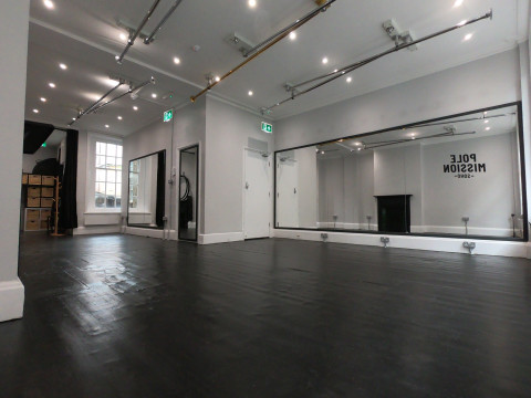 Pole and Aerial Dance studio, LONDON | Event | Peerspace