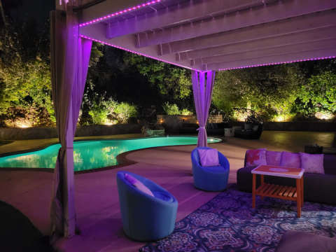 The Violet Lounge - Backyard + full downstairs, Woodland Hills, CA ...