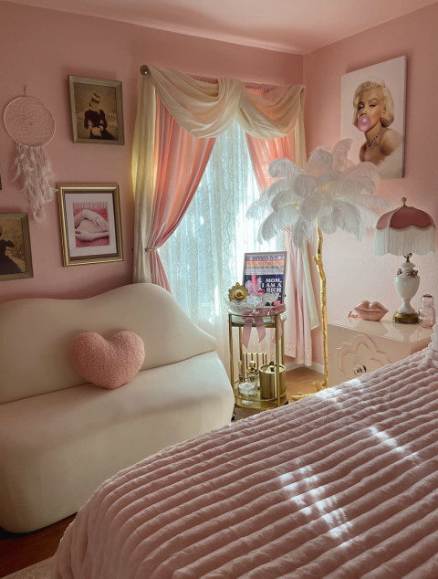 Photoshoot-Ready Girly Urban Studio, San Diego, CA | Production | Peerspace