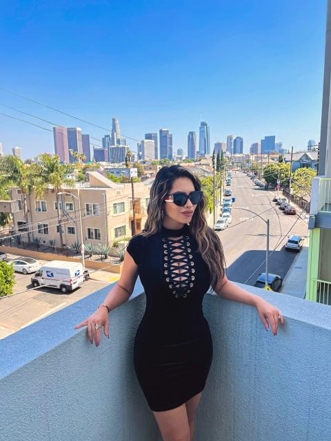 BOOK THIS SKYLINE CITY VIEW! This Penthouse Creative space is great for ...