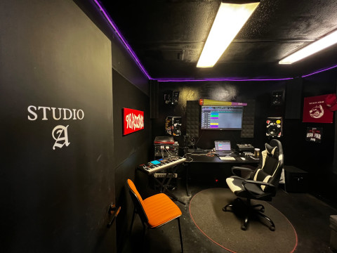 98 Records | East side Studio with tattoo shop & barbershop, Tucson, AZ ...