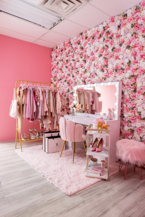 Houston's #1 Selfie content studio!!! Primping in Pink, Houston, TX ...