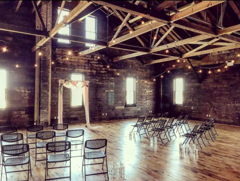 Rustic Urban Loft Studio in Historic Downtown - Ideal for Creative ...
