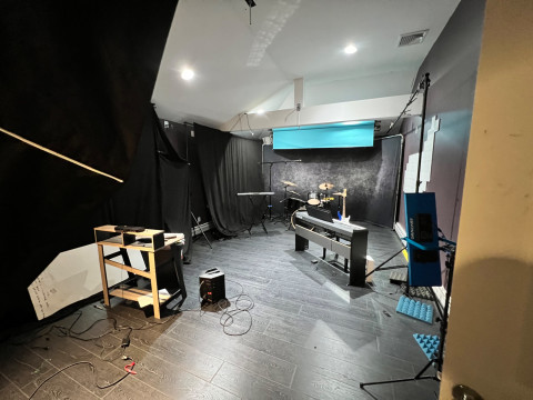 Large photo studio space in private house in upscale area, Franklin ...