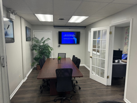 Convenient 8 Person Capacity Meeting Room (Easily Accessible in ...