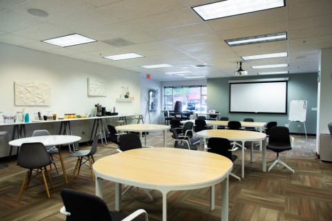 The Encorepreneur Cafe | Inspiring Meeting Environment w/ Projector ...