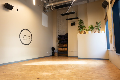 Downtown ATX Studio with multiple rooms, wet bar/cafe, cold plunges ...