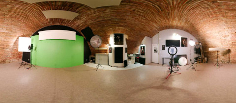 16th century renaissance studio (urban surroundings, 200m2, 60ft2 ...