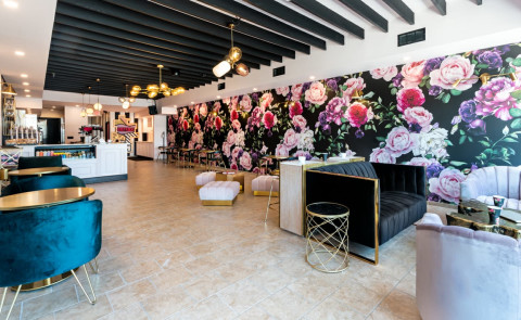 Chic GlPerfect for amorous Coffee House Unlike Any Other, Island Park ...