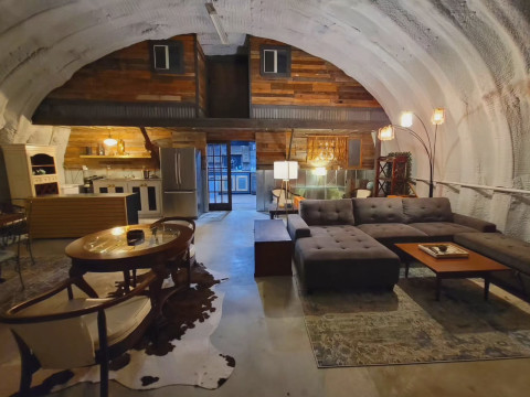 Country Hangar in Canyon Lake, CANYON LAKE, TX | Production | Peerspace