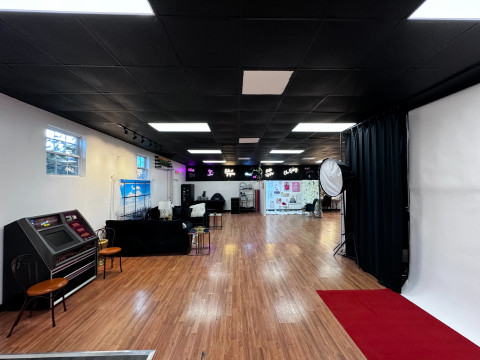 Diverse studio space w/multi photo scene setting, Brooklyn, MD ...