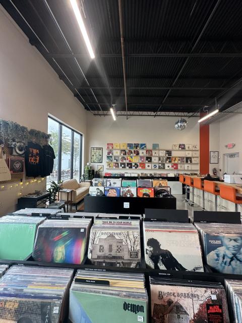 CONNECT RECORD SHOP | Vinyl Record Shop with a listening bar and lounge ...