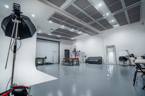 SPACIOUS PHOTO STUDIO WITH CYC WALL, north hollywood, CA | Production ...