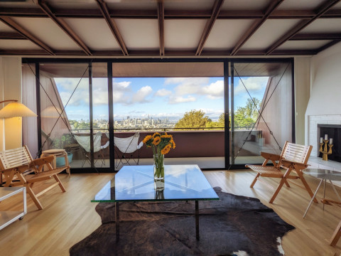 Gallery-Style Apartment with Panoramic Downtown Views, TV OK, San ...