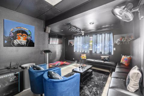 Private Karaoke Room w/Music Theme - Parties/Photos/WebCast/Stream ...