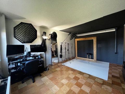Chill Studio Space For Creators With unlimited music of choice and WiFi ...