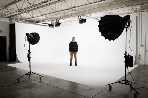 Single-Floor 41' Pre-Lit Cyclorama Wall Photo and Video Studio, Mentor ...