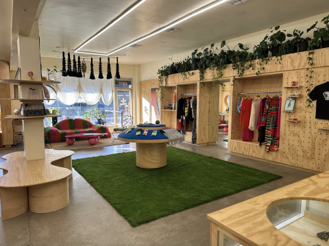 Large Pop Up Storefront with Separate Work Space Located in the Heart ...