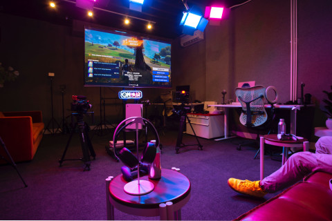 Green Screen Gaming Room w/ PS5, 65" TV and 4K Live Stream Cameras For ...