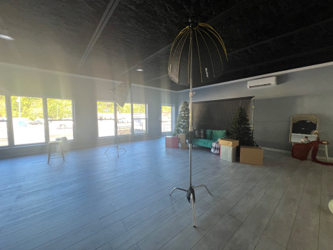 Modern High Ceiling Creative Studio, Nitro, WV | Event | Peerspace