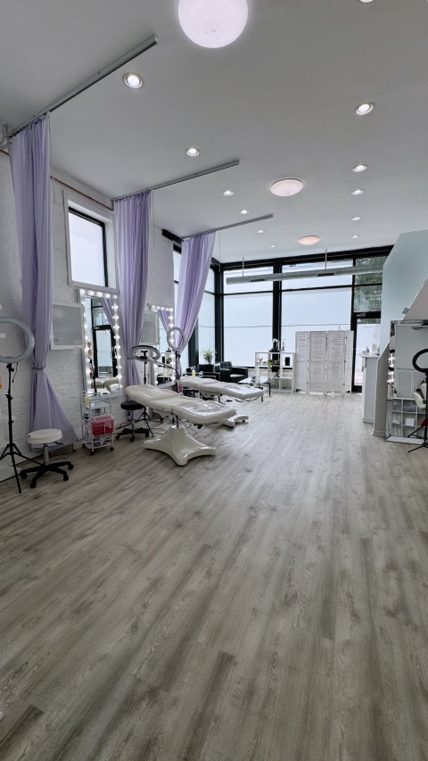 Beauty Salon in West town, Chicago, IL | Event | Peerspace