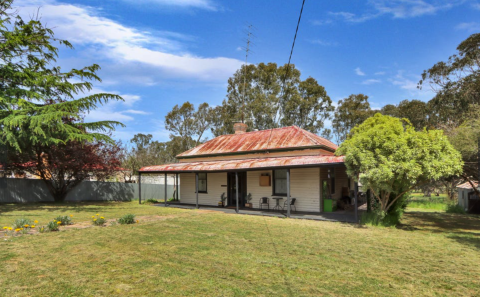Classic Australian outback farmhouse, homestead (150yrold), Balmoral ...