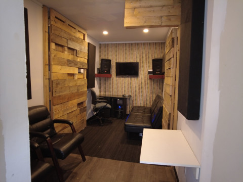 Simple Recording studio /Office/ Meeting Space w/internet in the City ...
