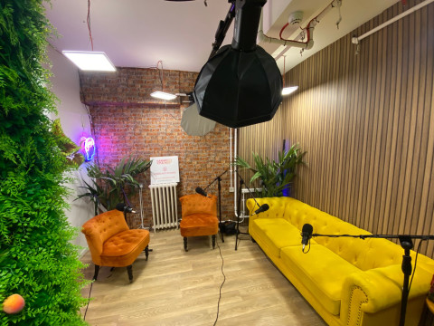 Mango Studios LDN | Amazing Podcast Studio, London | Production | Peerspace