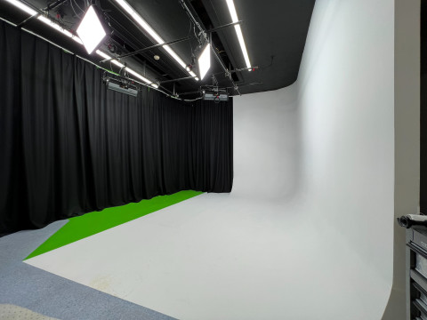 Cyc Wall/Green Screen, Patchogue, NY | Production | Peerspace
