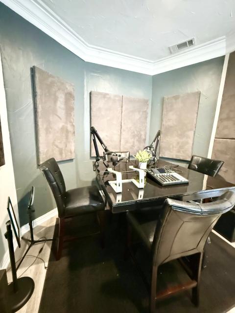 Podcast Studio Sound Treated, Quiet, Ready for Easy Recording, 5013 ...