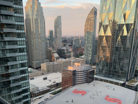 Stylish Downtown Condo Overlooking Scotia Bank Arena & Raptors Jurassic ...