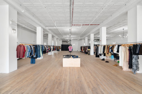 Modern SOHO Pop-up Gallery, Chicago, IL | Event | Peerspace