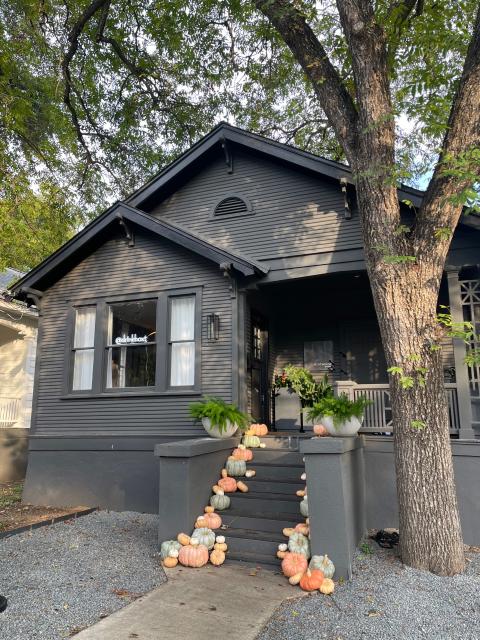 Upscale, Modern Craftsman in Central Austin, West 6th Area | BOXT ...