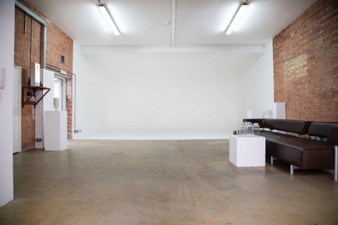Infinity cove / brick wall studio with private outdoor area, London ...
