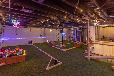 ⛳️Private Indoor Mini Golf Course!, Whiting, IN | Event | Peerspace