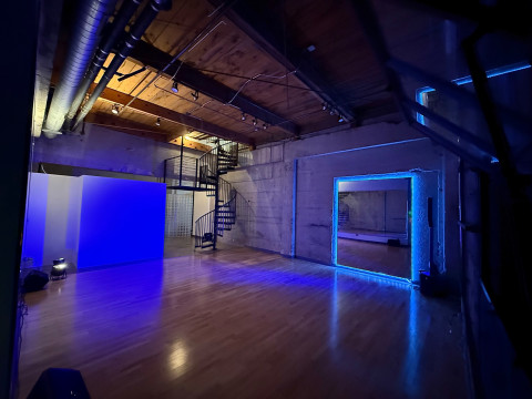 Dojo Studio 127 - Industrial Loft with Natural Light Near Downtown for ...