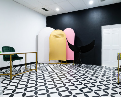 Photography Studio with Professional Lighting & Versatile Backdrops ...